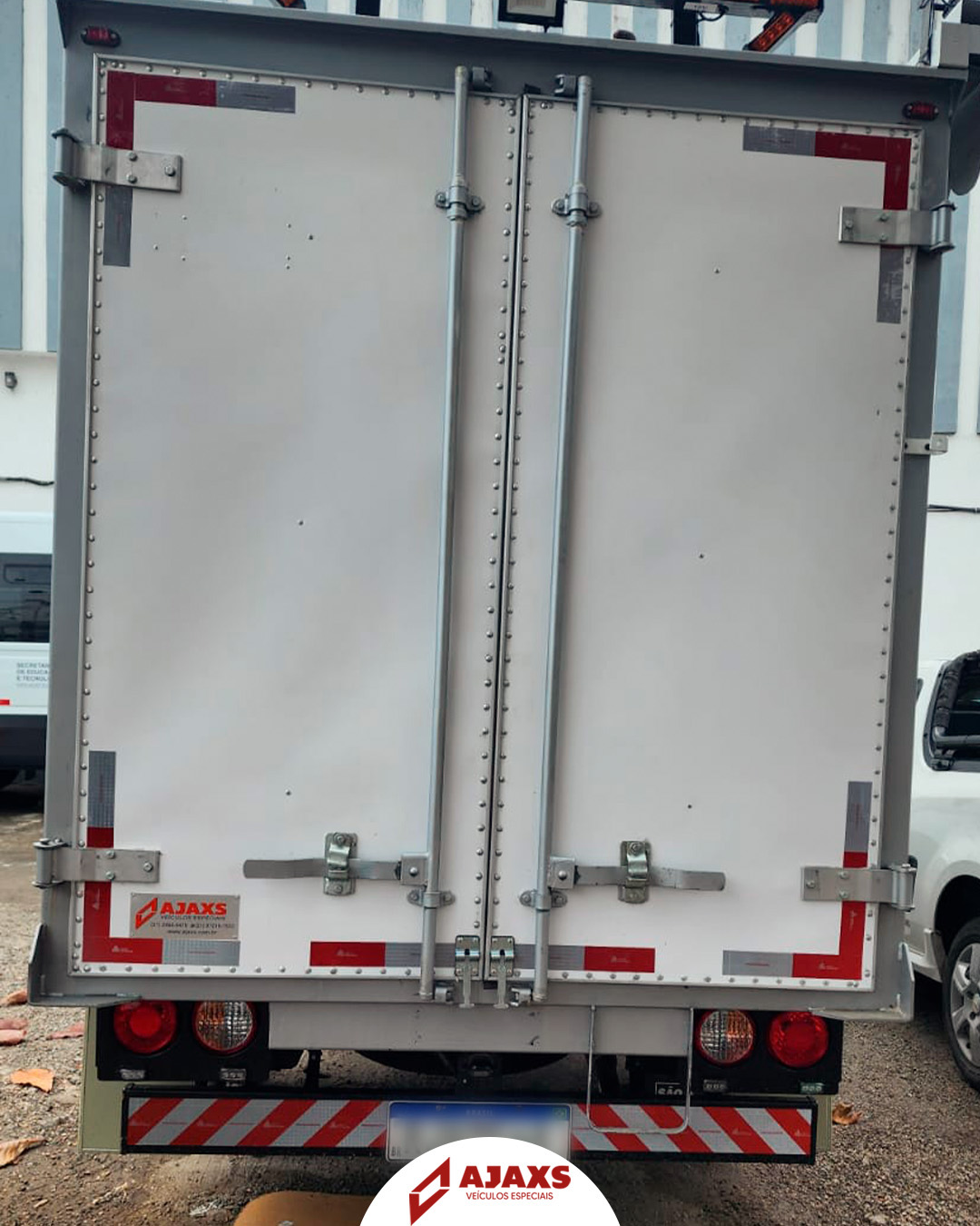 Ajaxs Transforma Caminhão Bongo em Unidade Móvel Prática e Eficiente ...